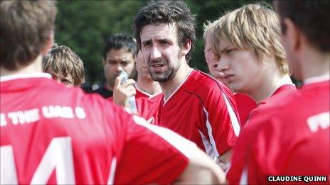 Critics score victory over comics - BBC News