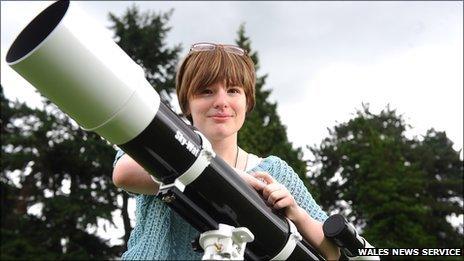 Asteroid spotter Hannah hopes for her name in the stars - BBC News