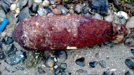 Kidlington WW2 shell destroyed in controlled explosion - BBC News