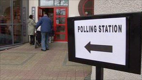 Pre-poll station opens ahead of Jersey elections - BBC News