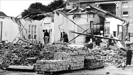 Deal bombing 25th anniversary remembered - BBC News