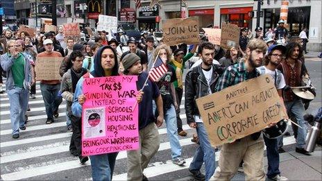 Wall Street's unwelcome warriors hang on to protest - BBC News