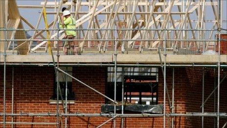 Whitehill Bordon 'green housing' is approved - BBC News