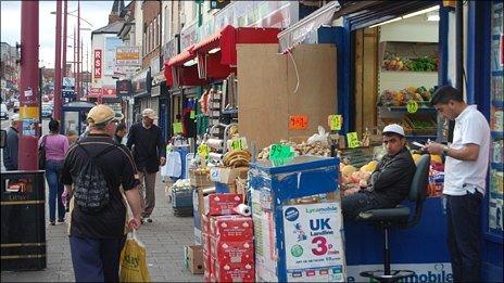 Inner city Birmingham High Street bucks retail trend - BBC News