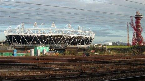 Olympic Stadium: Work starts on new roof - BBC News