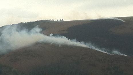 Winds send Mynydd y Lan grass fire in two directions - BBC News