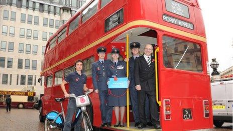 Celebrities voice London travel announcements for Poppy Day - BBC News