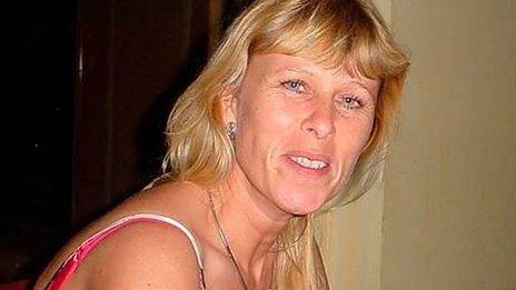 Murder arrest over Colette Davies' 2004 death in India - BBC News