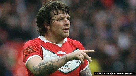 Wales captain Lee Briers to retire from international rugby - BBC Sport