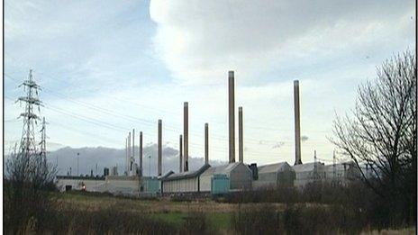 Alcan Lynemouth smelter chimneys demolished - BBC News