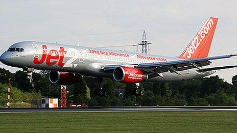 Easyjet axes Newcastle Gatwick route - BBC News