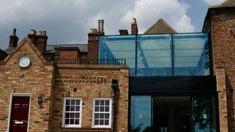 Wisbech's homeless night shelter wins reprieve for a year - BBC News