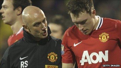 Manchester United given Phil Jones injury boost - BBC Sport