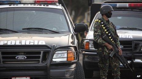 Mexico disbands Veracruz-Boca del Rio police force - BBC News