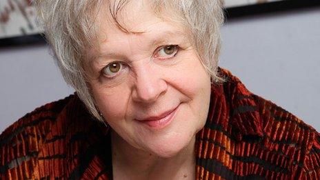 Liz Lochhead to receive Queen's Gold Medal for Poetry - BBC News