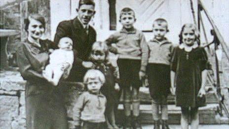 Holocaust Memorial Day: 'Kindertransport saved my life' - BBC News