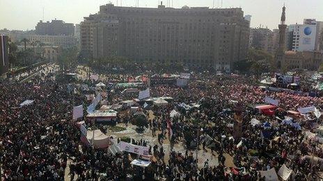 Mixed emotions on Tahrir Square for Egypt anniversary - BBC News