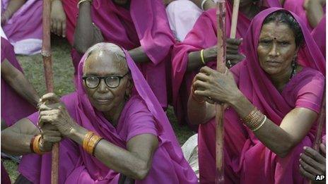 Pink Vigilante's poll fight for Indian women's rights - BBC News