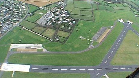 Royal Navy takes over Culdrose air base Hawk jets - BBC News