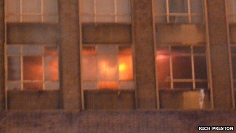 Investigation into major fire at Strathclyde University - BBC News