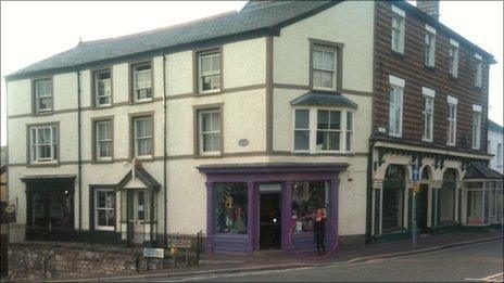 Action recommended over purple Ruthin shop Hardly Nickels - BBC News