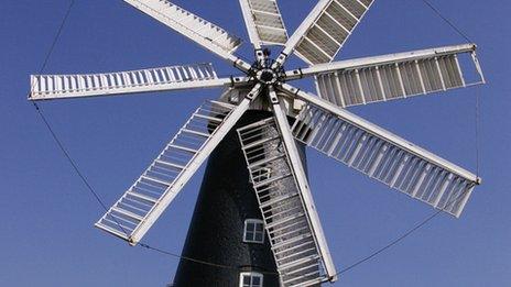 Sibsey Trader Windmill reaches major restoration milestone - BBC News