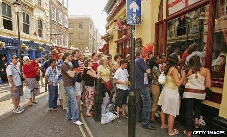 Fever Pitch and the rise of middle-class football - BBC News