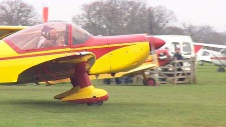 Row of 'first' cross Channel electric flight - BBC News