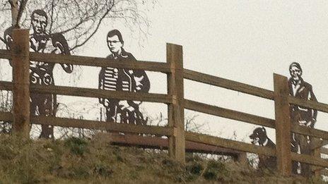 Killamarsh statue of Cpl Liam Riley - BBC News