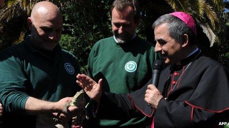 'Pope's crocodile' returns to Cuba ahead of papal trip - BBC News