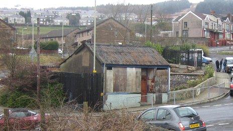 Tin shops zone: Revamp for first Sidoli cafe site in Caerau - BBC News