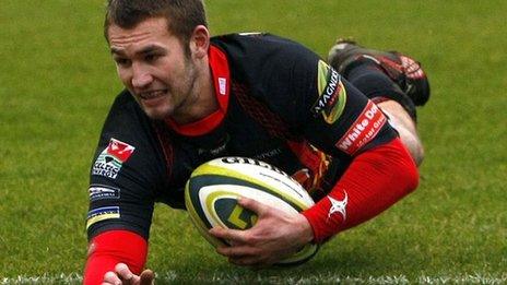 Full-back Martyn Thomas heads for France - BBC Sport