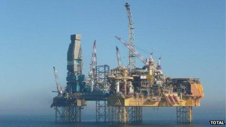 Elgin leak poses massive challenge - BBC News