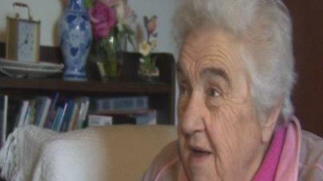 Y ddigrifwraig a'r athrawes Mair Garnon James wedi marw - BBC Cymru Fyw