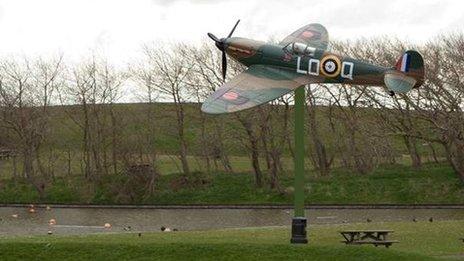 Spitfire memorial approved for Lytham St Annes - BBC News