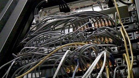 Call me: Tech powers Philippines call centre success - BBC News