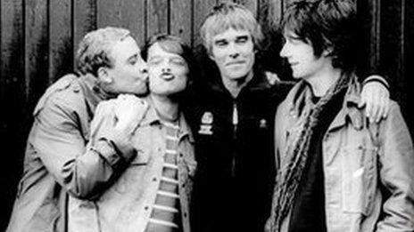 The Stone Roses confirm 2016 gigs - BBC News