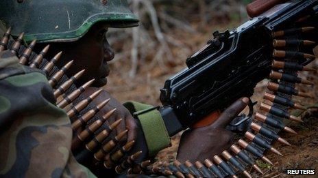 Somalis flee Afgoye advance by African Union troops - BBC News