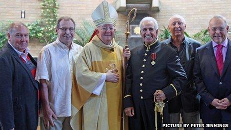 Comedian Don Maclean made Papal Knight - BBC News