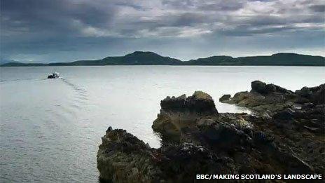 Ferry and lifeboat help fight fire on Tanera Mor in Summer Isles - BBC News
