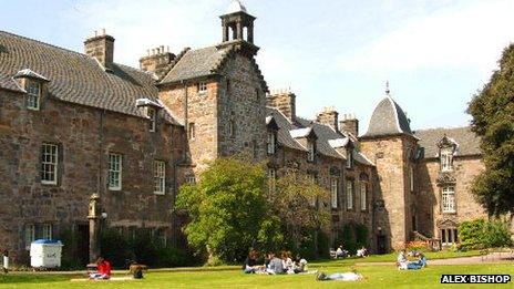 Scottish universities under fire on fair access - BBC News