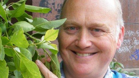 'Grow crops on unused land' call - BBC News