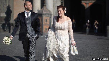 Italy weddings: The ultimate gastric challenge - BBC News