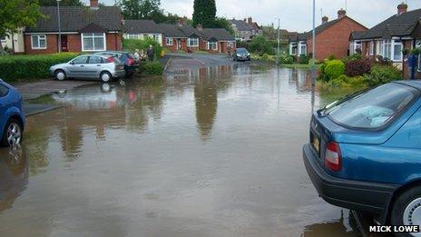 Flooding: Two River Tame flood warnings remain - BBC News