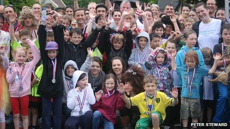 Olympic torch: Norfolk village Hethersett receives flame visit - BBC News