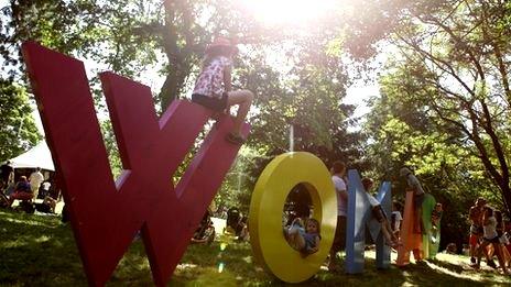 Womad: 30 years of world music - BBC News