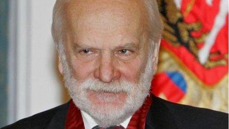 Russian director Pyotr Fomenko dies at 80 - BBC News