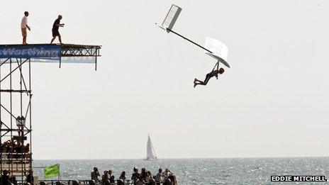 Worthing Birdman competitors launch from pier - BBC News
