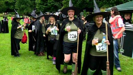 Walkers set witches record on Pendle Hill - BBC News