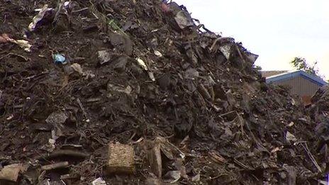 Fire at EMR scrapyard in Nechells now put out - BBC News
